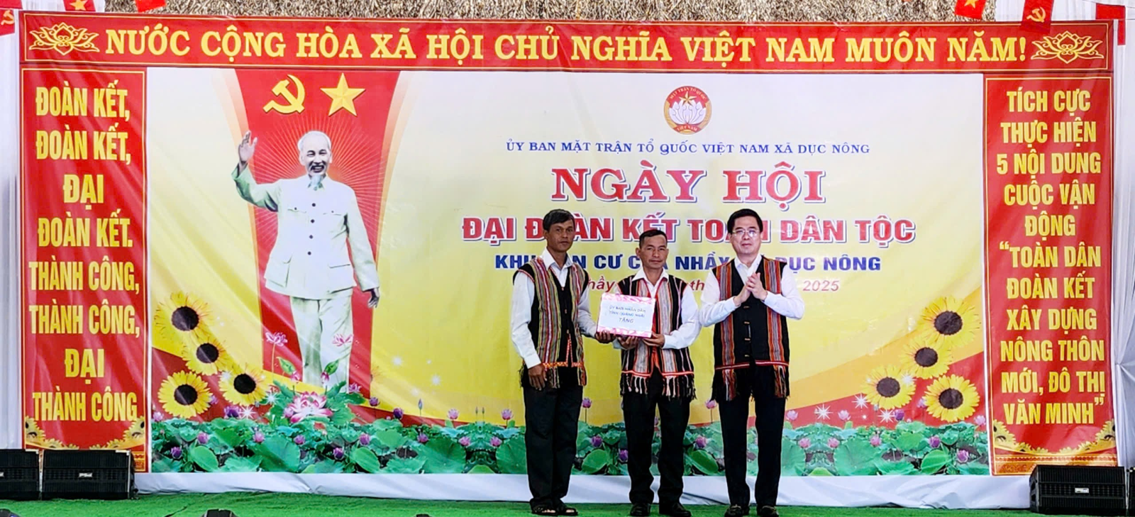 Ngày hội Đại đoàn kết toàn dân tộc tại thôn Chả Nhầy, xã Dục Nông diễn ra long trọng, ấm áp ...